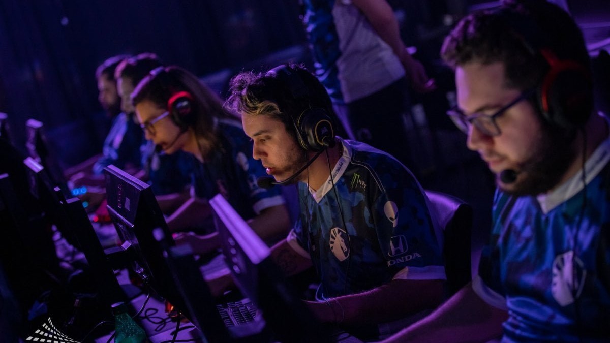 Brasileirão Rainbow Six: Liquid vence NiP e encara MIBR na grande final ...