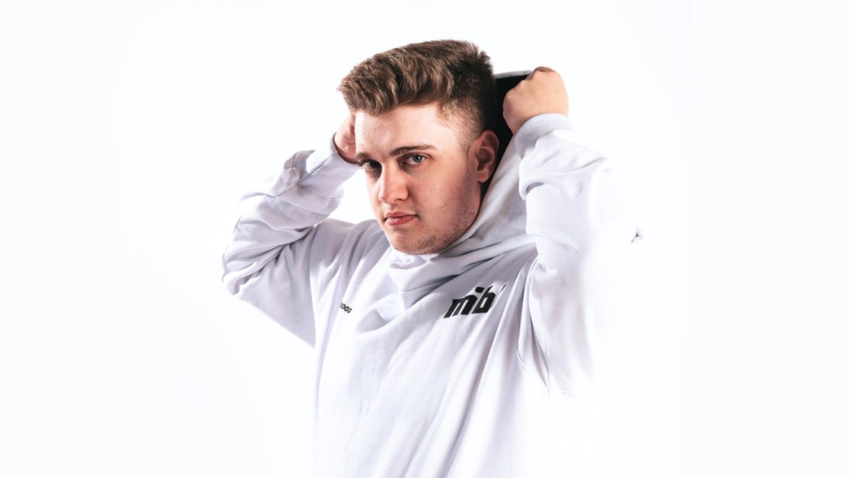 CS:GO: Boltz adquire dois canivetes Butterly Emerald avaliados em R ...