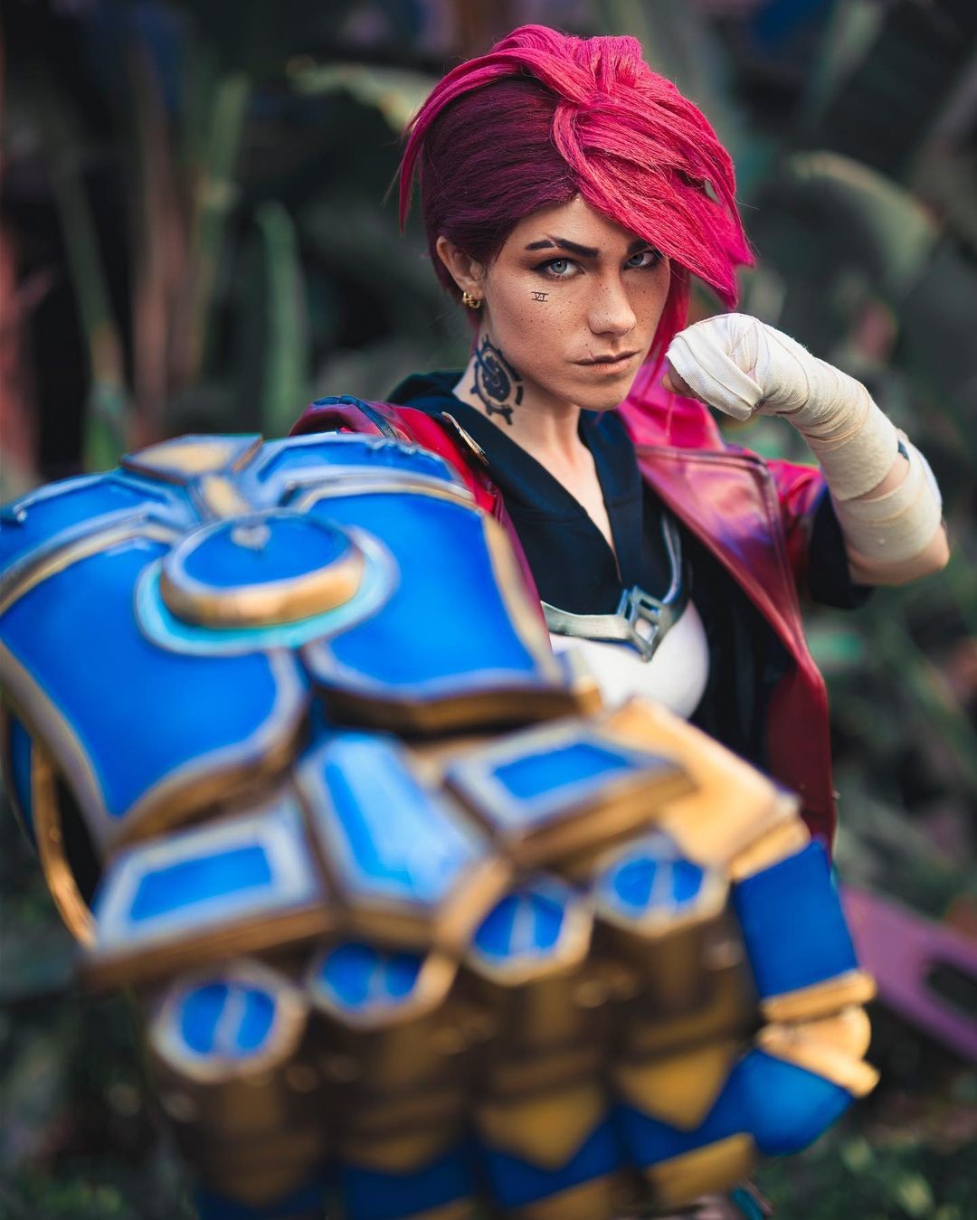 LoL: Cosplays de Vi e Jinx de Arcane são pura perfeição zaunita - Millenium