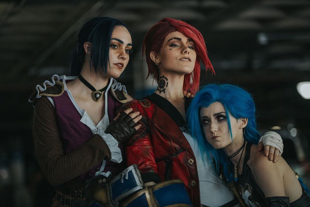 LoL: Cosplays de Vi e Jinx de Arcane são pura perfeição zaunita - Millenium