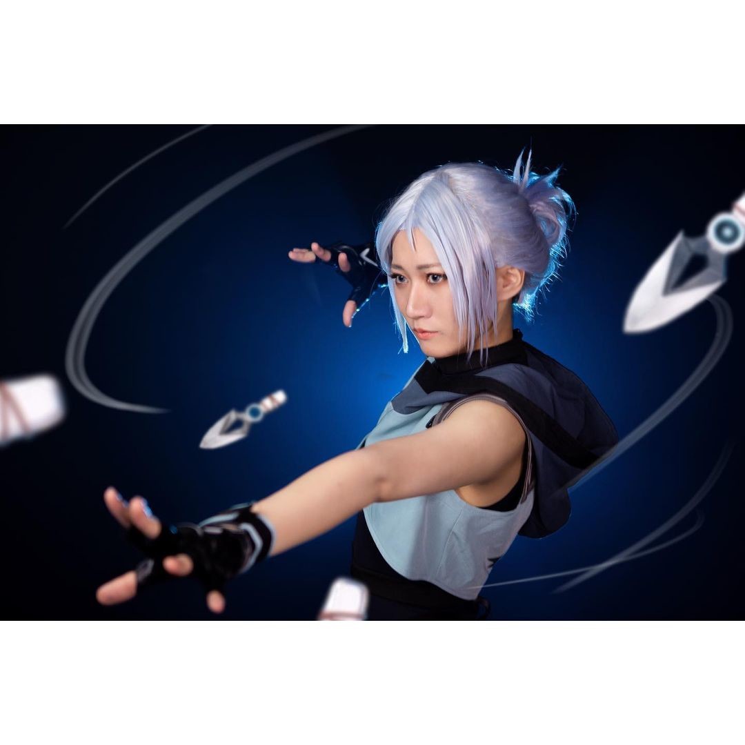 Valorant: Esta cosplayer de Jett está pronta para usar Tormenta de Aço ...