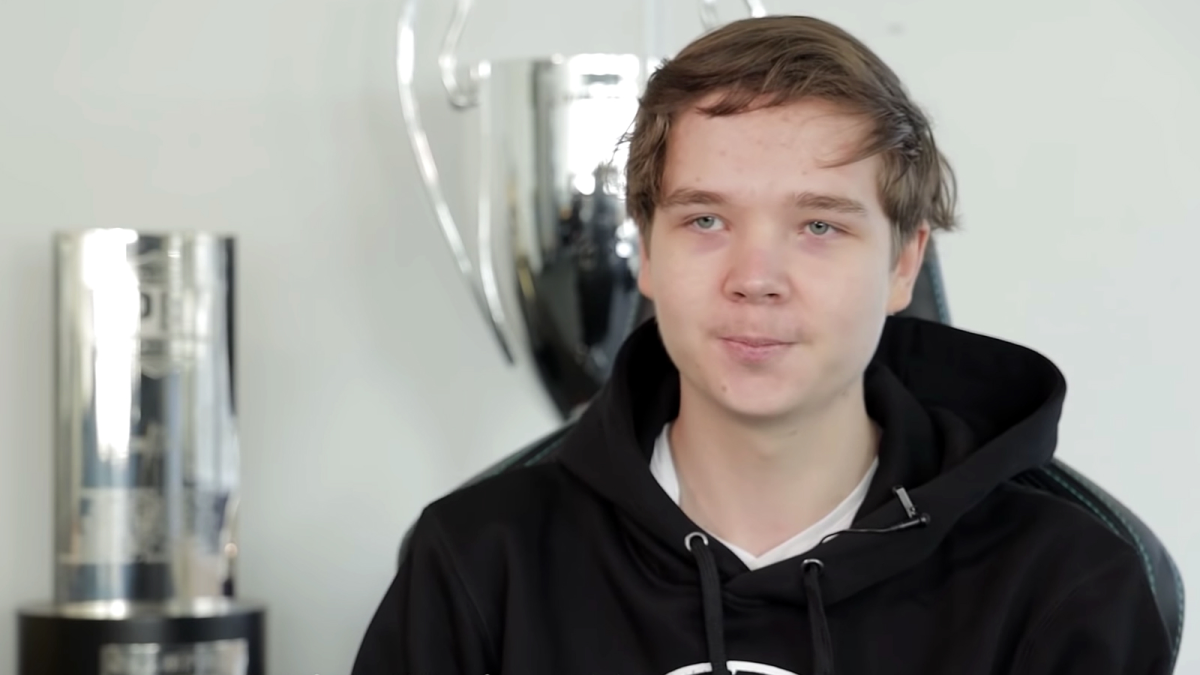 CS:GO: Jamppi sofre com lag, joga rodada olhando tela do amigo e acerta ...